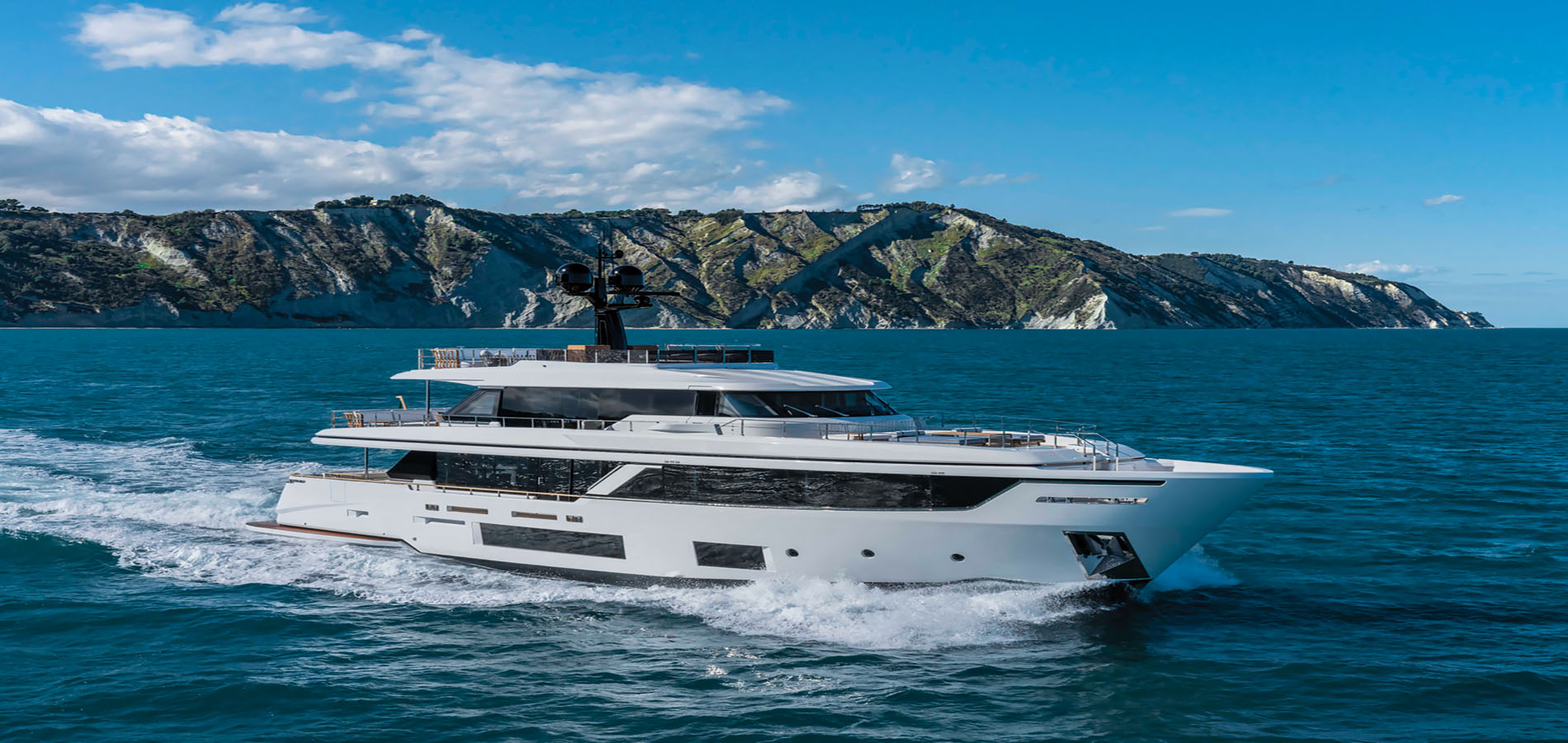 Beyond The Line, The New Dimension of Design Custom Line Navetta 30 ...